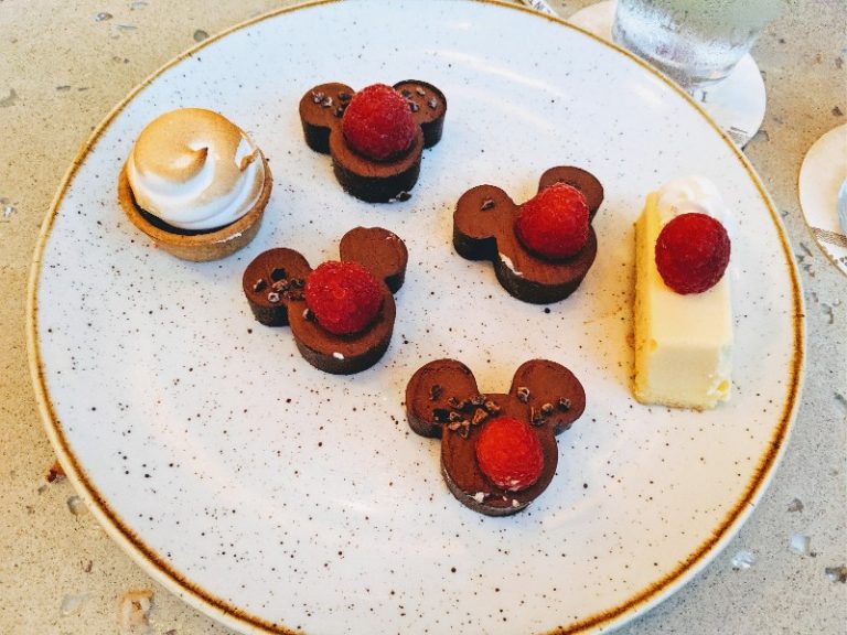 Disney Aulani Character Dinner: Menehune Mischief at Makahiki - Smart ...