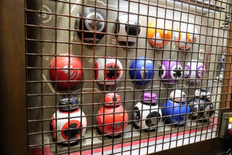 Galaxy's Edge Droid Depot Complete Guide for 2024 - Smart Mouse Travel