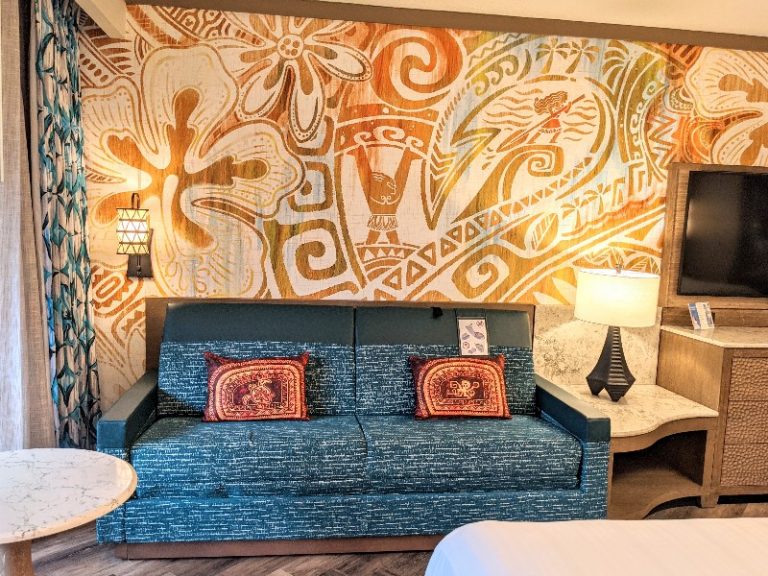 Polynesian Resort Moana Standard Room Review - Smart Mouse Travel